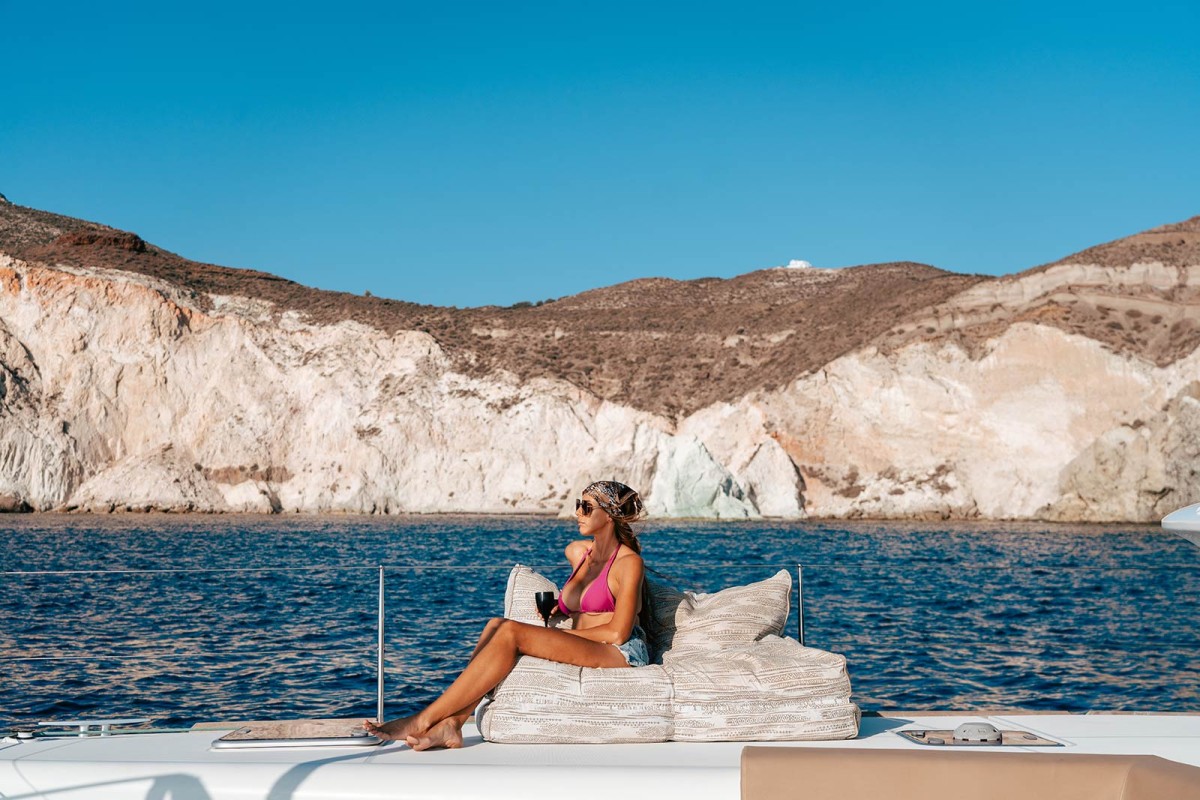 Book online: Santorini: Crucero de lujo en catamarán con barbacoa y ...