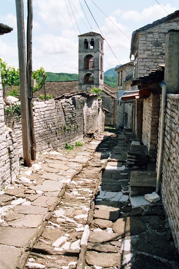 Book online: Zagori: Merchants Trail Hiking Tour | Discover Greece