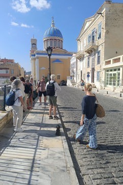 Book online: Сирос: Культурная пешеходная экскурсия по Эрмуполи ...